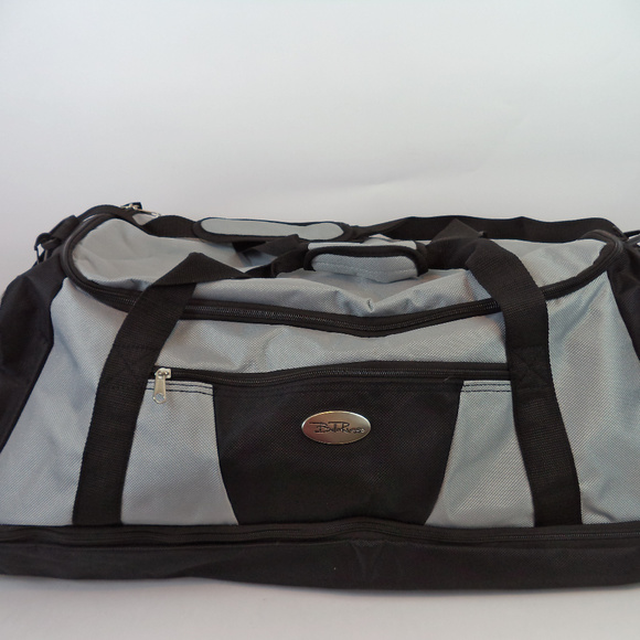 Bella Russo | Bags | Bella Russo Wheeled Duffel Bag Cl12 0619 | Poshmark